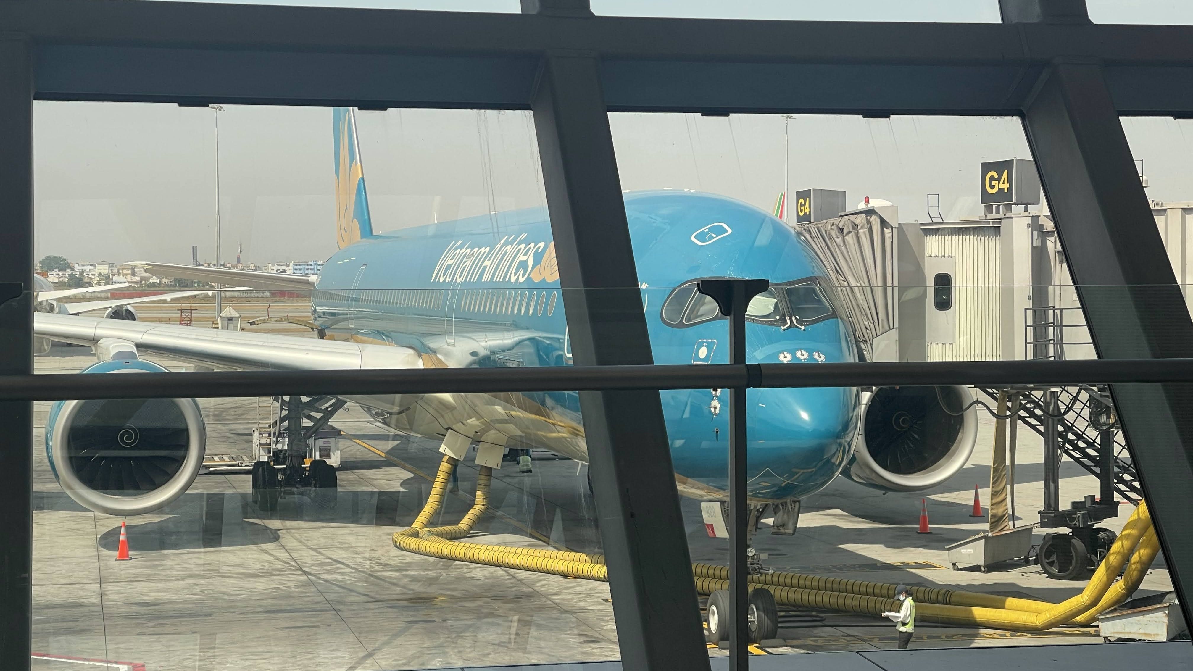 Flight Review: Vietnam Airlines VN610, Bangkok to Hanoi - Tara Oh Reilly